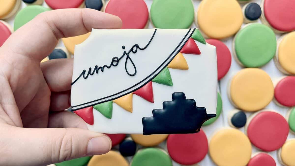 Writing with Royal Icing: Lettering Tips & Tricks
